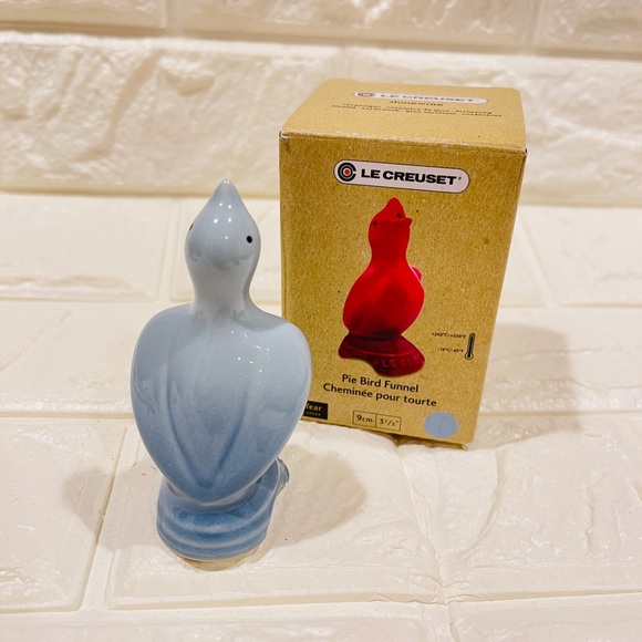 Le Creuset | Kitchen | Le Creuset Pie Bird Funnel | Poshmark